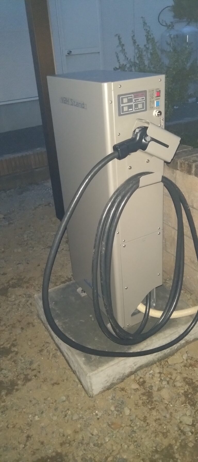 K様邸 カーポート＆太陽光パネル12枚・4.54kw＆V2Hスタンド 9月24日 施工完了 | 太陽光パネル（ソーラーパネル）とエクステリア（外構）の（株）丸颯｜中津市・宇佐市・豊前市